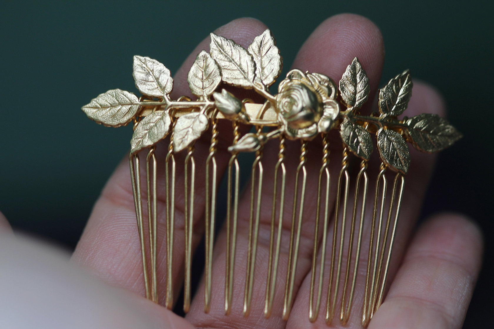 Rose Comb – Avigail Adam